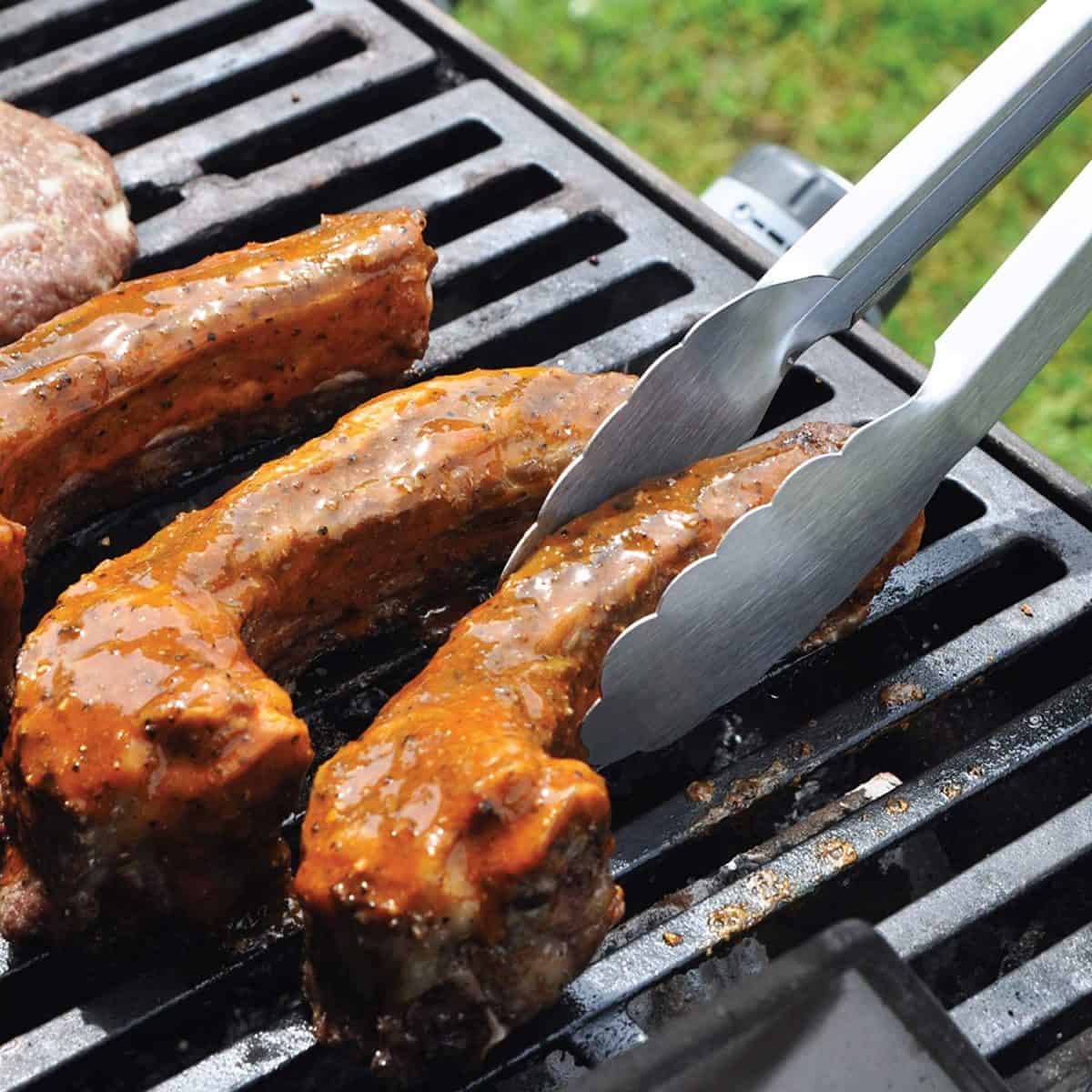 Best BBQ grill tongs | Your must-have BBQ tool reviewed [top 10]